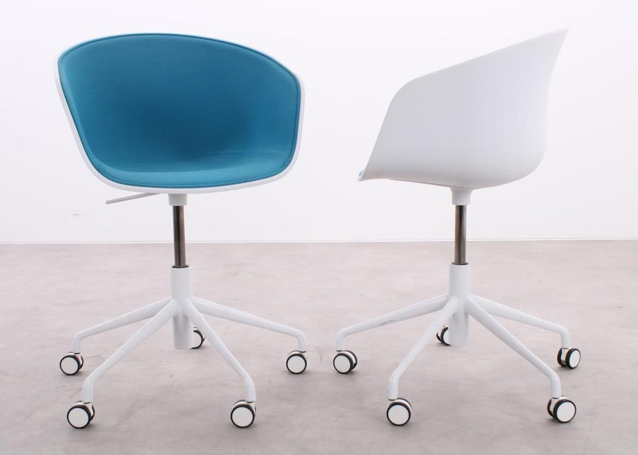 2x HAY AAC 52 About A Chair blue | €644 | Whoppah