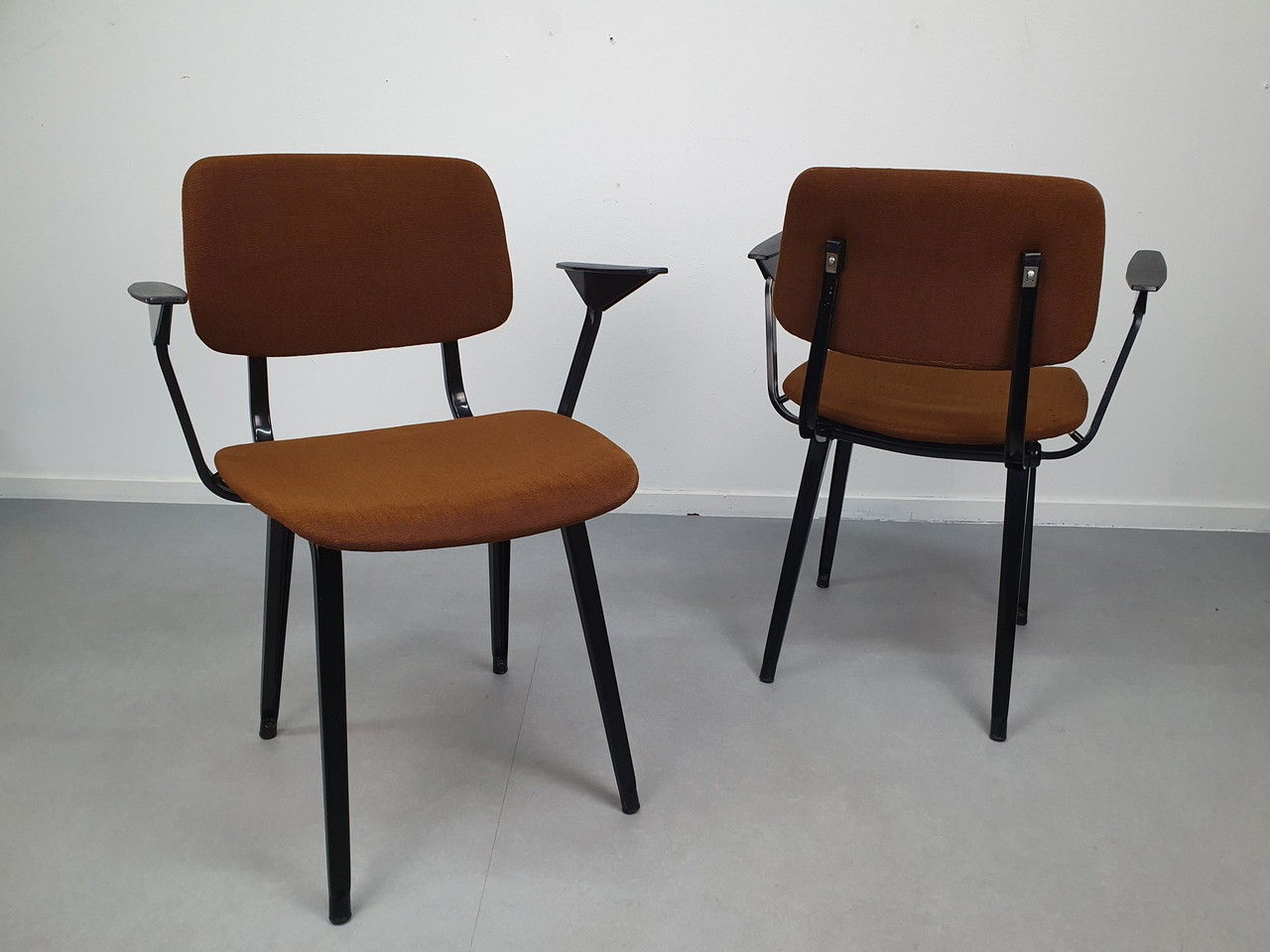 Friso Kramer, Revolt Chair (2) For Ahrend The Circle. | €370 | Whoppah