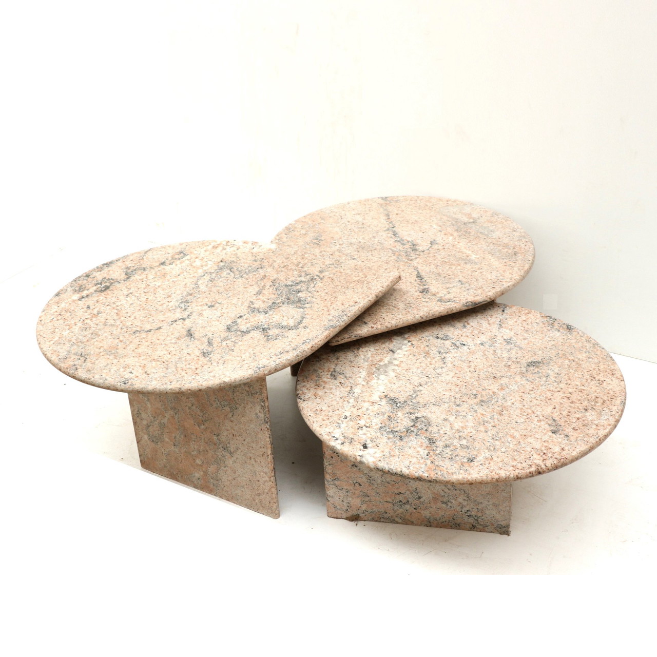 Set of 3 drop-shaped Italian design coffee tables made in the 1970s | € ...