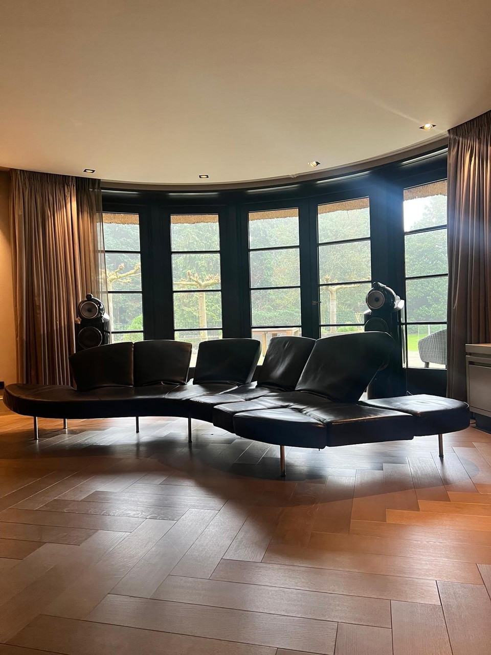 Edra Flap Black Leather Design Bench | €7,500 | Whoppah