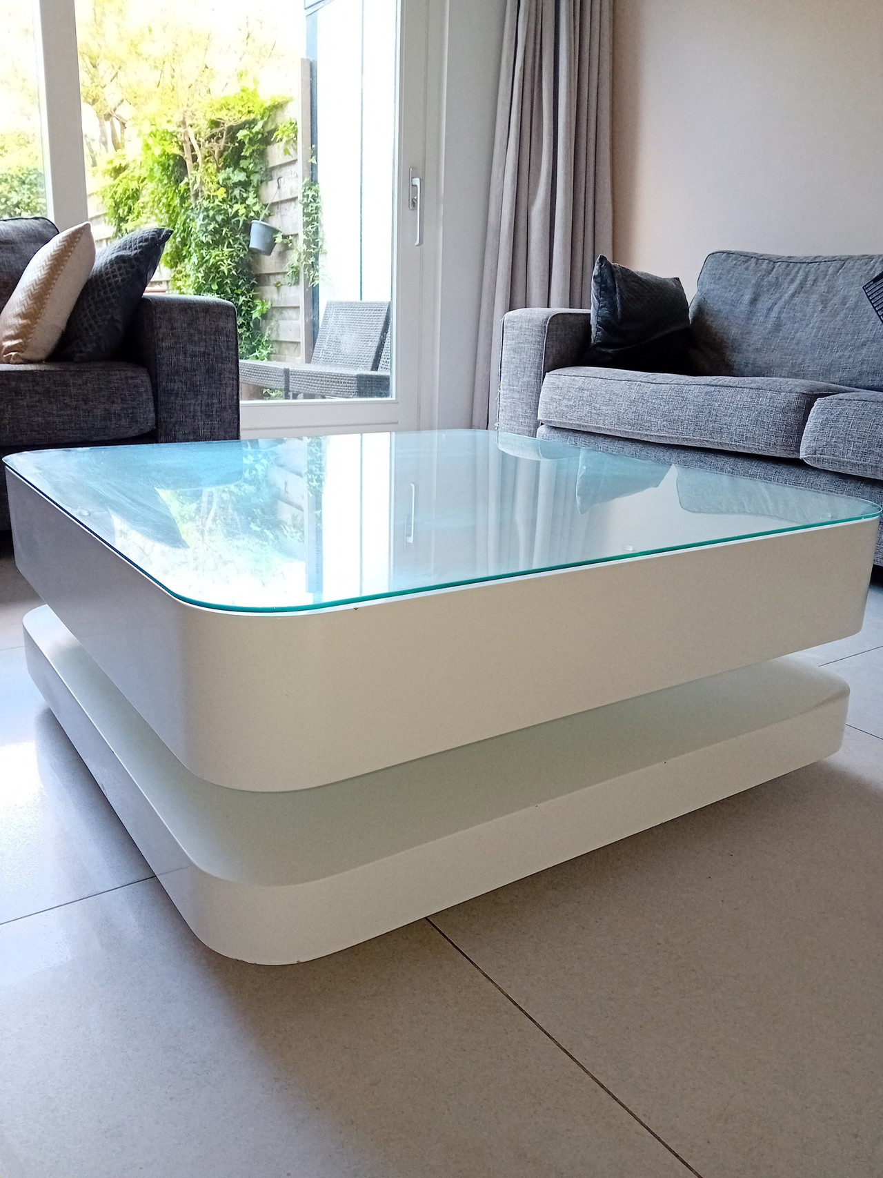 Mesa de centro de diseño Odesi | €150 | Whoppah