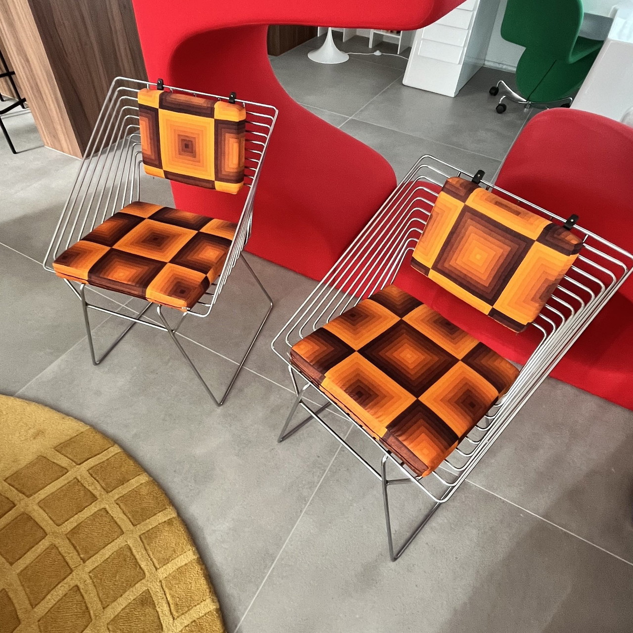 2x Vintage Wire chairs 70's with Verner Panton fabric | €800 | Whoppah
