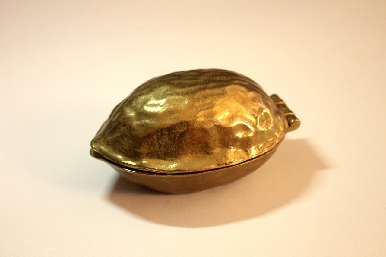 Solid brass nutcracker - Walnut - Vintage from the 60s | €55 | Whoppah