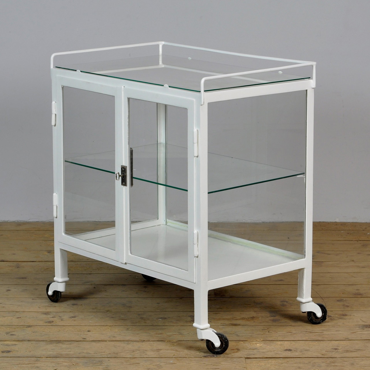 Medical trolley, 1930s | €695 | Whoppah