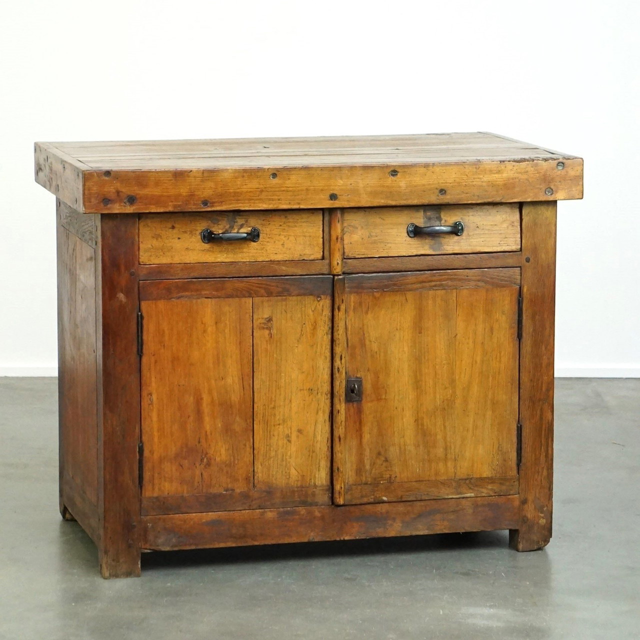 Dresser With 2 Drawers 2 Doors And A Working Lock 1 540 Whoppah