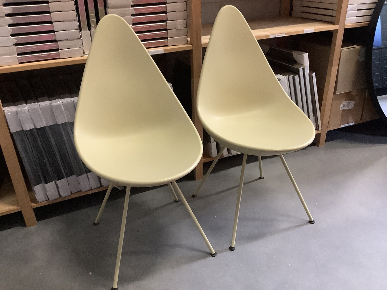 2x Fritz Hansen Drop Chairs by Arne Jacobsen | €250 | Whoppah