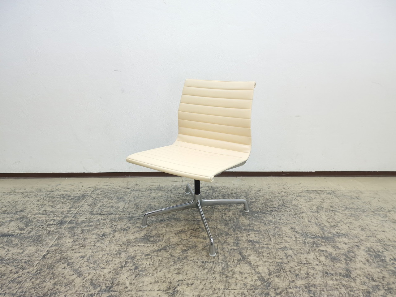 Hermann Miller Ea 105 Vitra Eames designer armchair leather chair ...