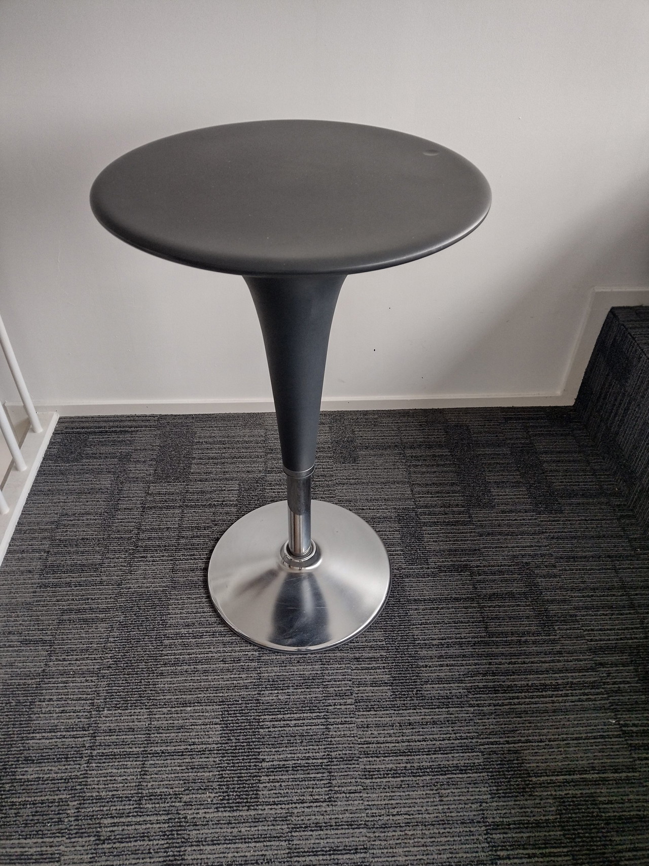 Magis Bar table Bombo | €220 | Whoppah