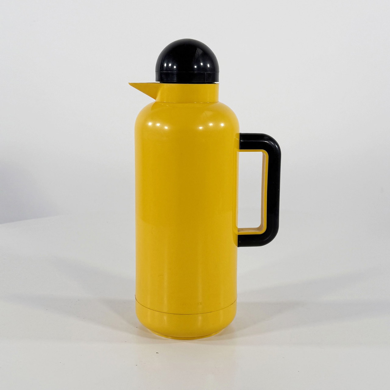 Yellow Papillon Thermos By Furio Minuti For Guzzini, 1980S | €55 | Whoppah