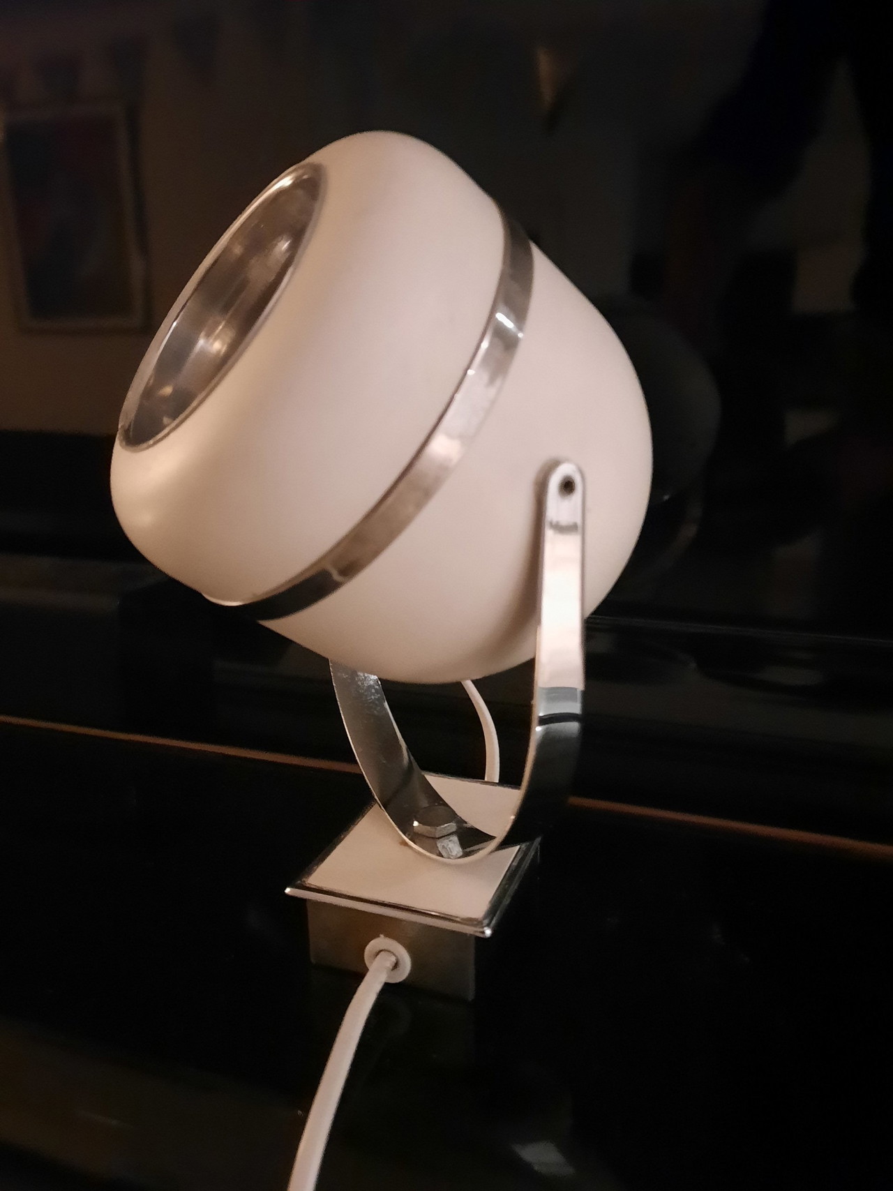 Space Age White Eyeball Table/Wall Lamp 1960s | €50 | Whoppah