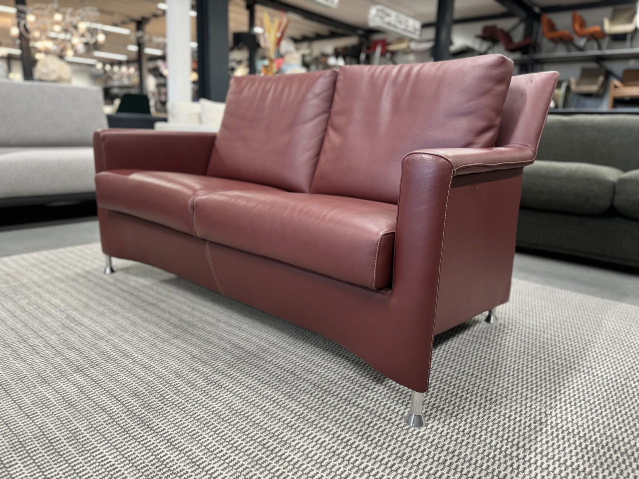 Leolux Paian 2 Seater sofa Senso Granata leather | €995 | Whoppah