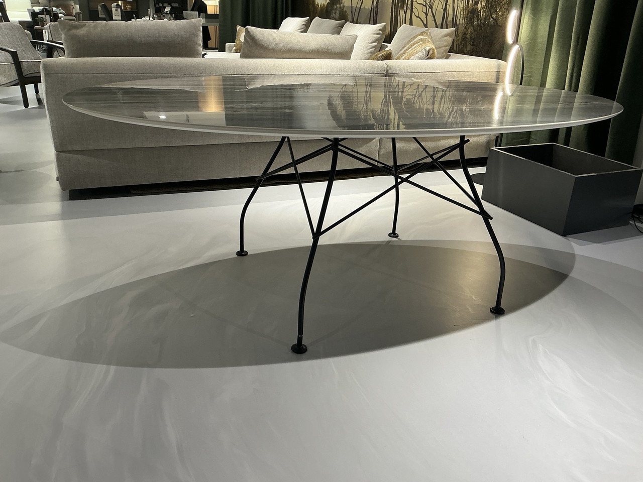 Modello Kartell Glossy Tafel Ovaal Toonzaal | €2,299 | Whoppah