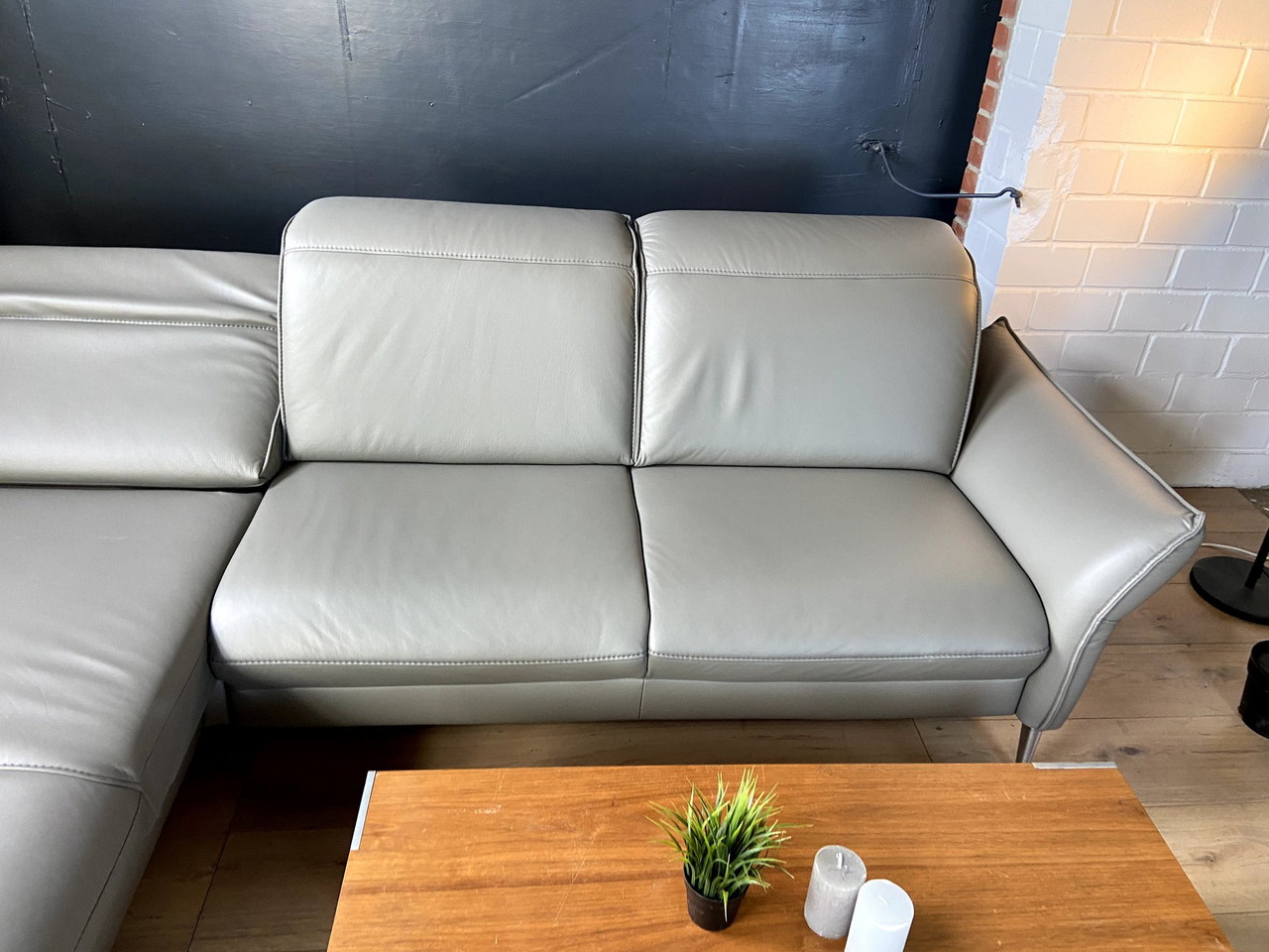 Mondo leather sofa popular with extendable longchair