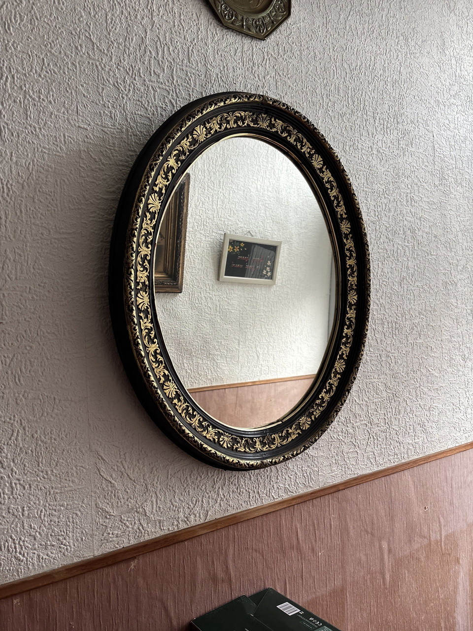 Round Antique Mirror With Wooden Frame | €135 | Whoppah