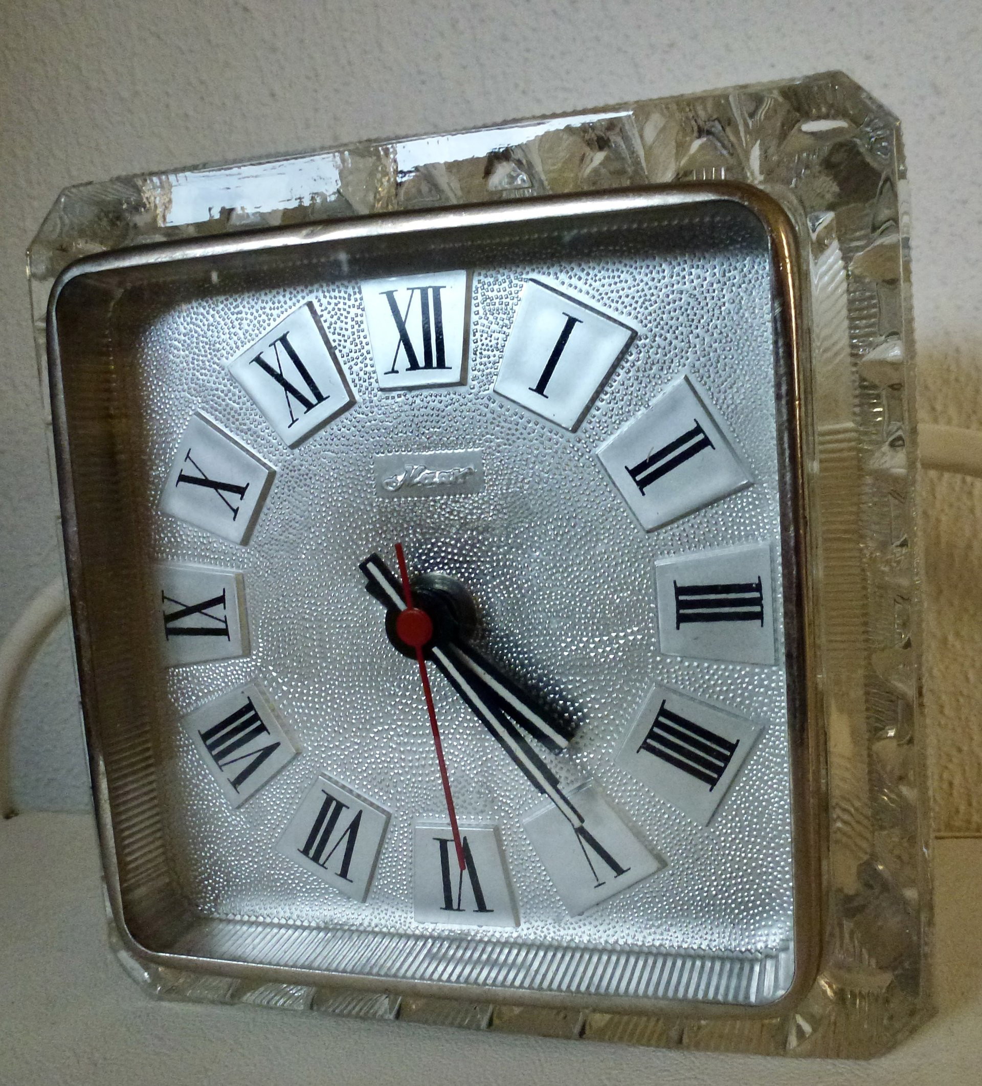 Vintage 70s Pop Art Clock | € 75 | Whoppah