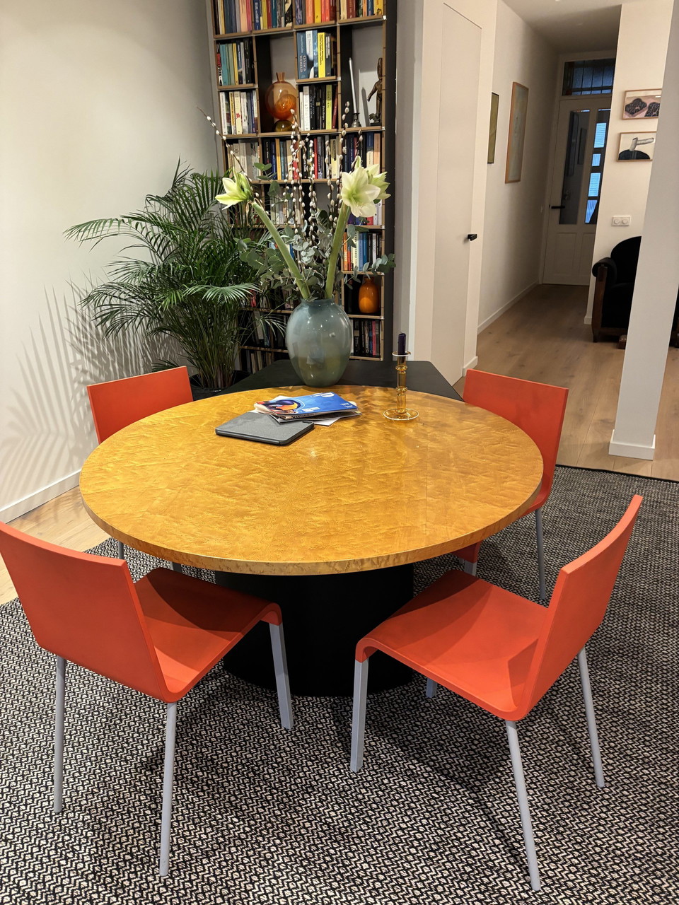 Design 1970s Dining Room Table Essen Round With Black Plastic Oval ...