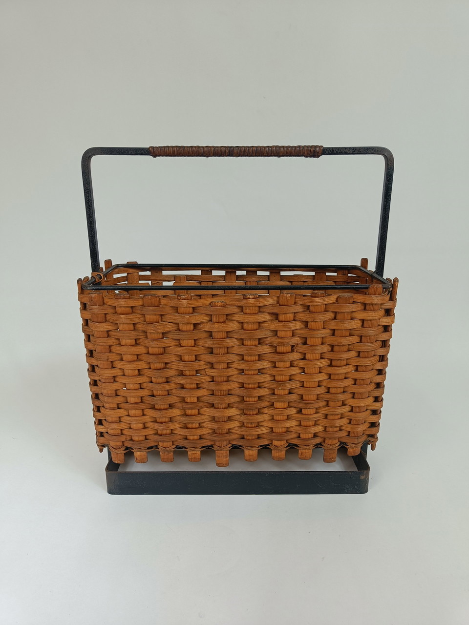 Vintage reading tray 1970s | €115 | Whoppah