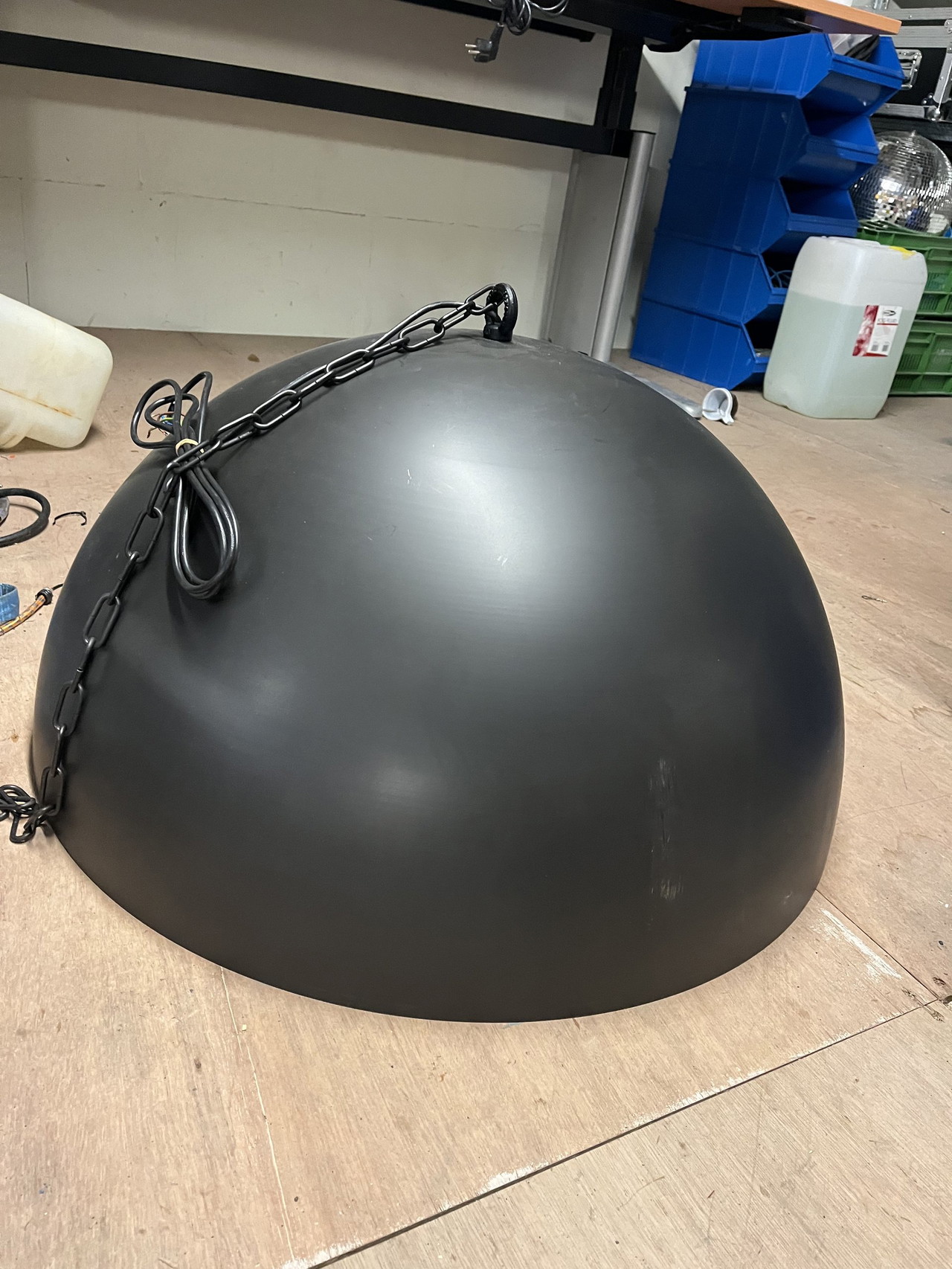 Magna Semi-circular pendant lamp 70cm metal | €100 | Whoppah