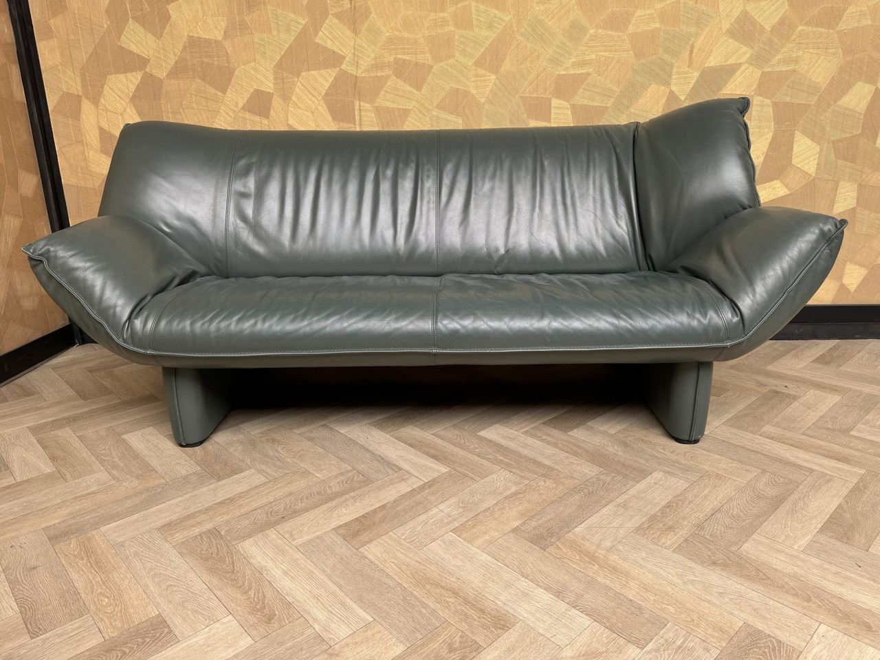 Leolux Tango bench | €650 | Whoppah