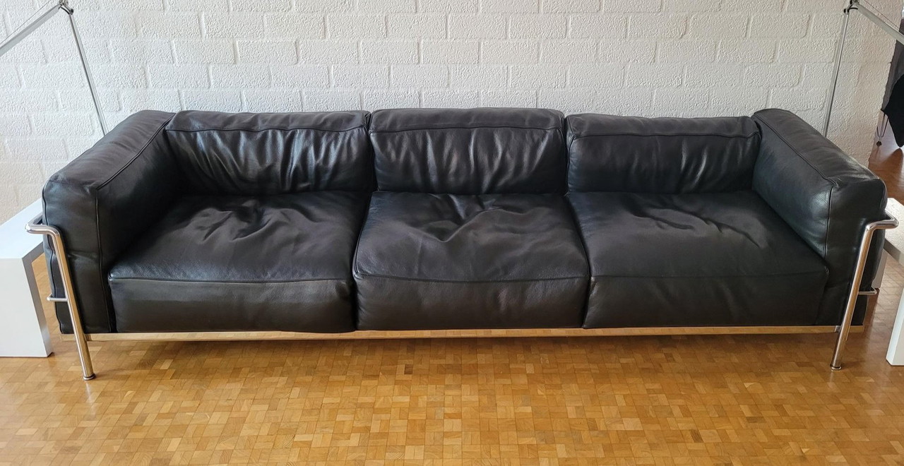 Le Corbusier, Cassina, Canapé 3 places LC3 | €6,000 | Whoppah