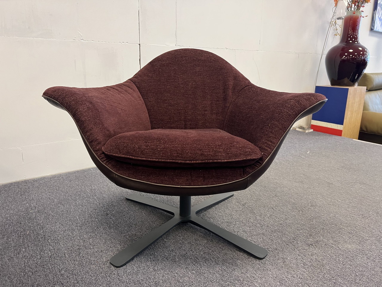 Label Seat 24 Low Swivel armchair | €1,200 | Whoppah