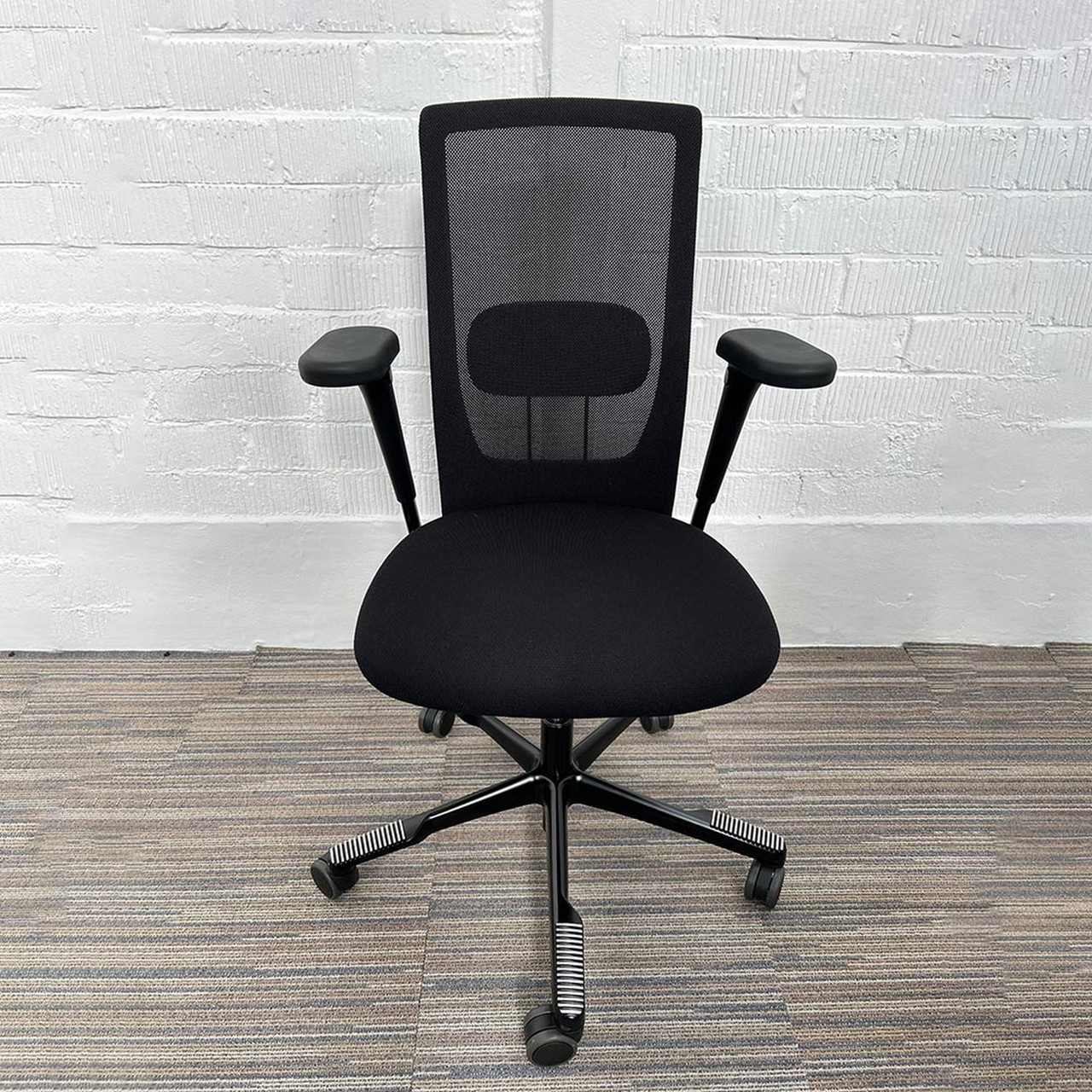 Hag Futu 1100 In Balance Ergonomic office chair | €545 | Whoppah