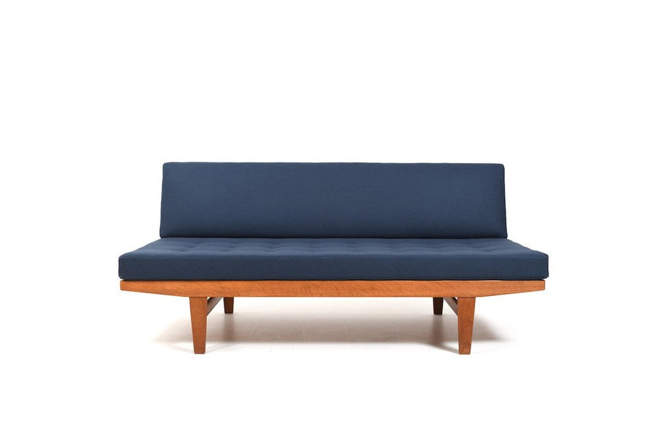 Large H9 Daybed by Poul Volther for FDB, 1960s | €3,780 | Whoppah
