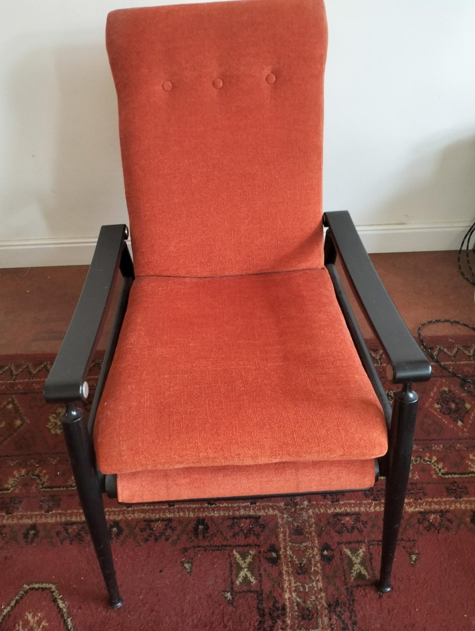 2x Vintage Mid - Century Lounge Chairs From London | €1,715 | Whoppah
