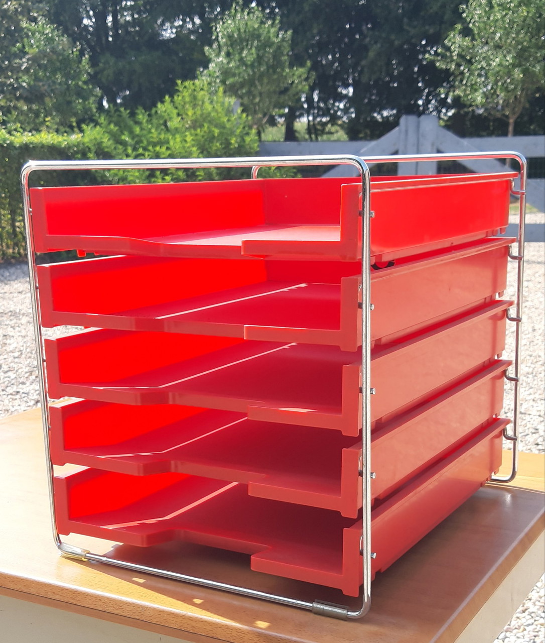 Karl Dittert for Zwingo Mid- Century magazine rack | €36 | Whoppah