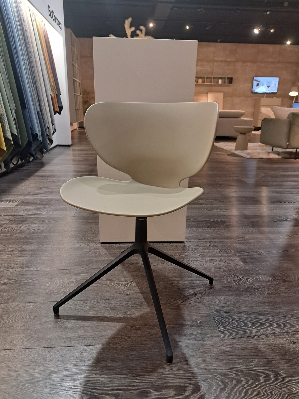 Hamilton Dining Chair With Swivel Function | €75 | Whoppah