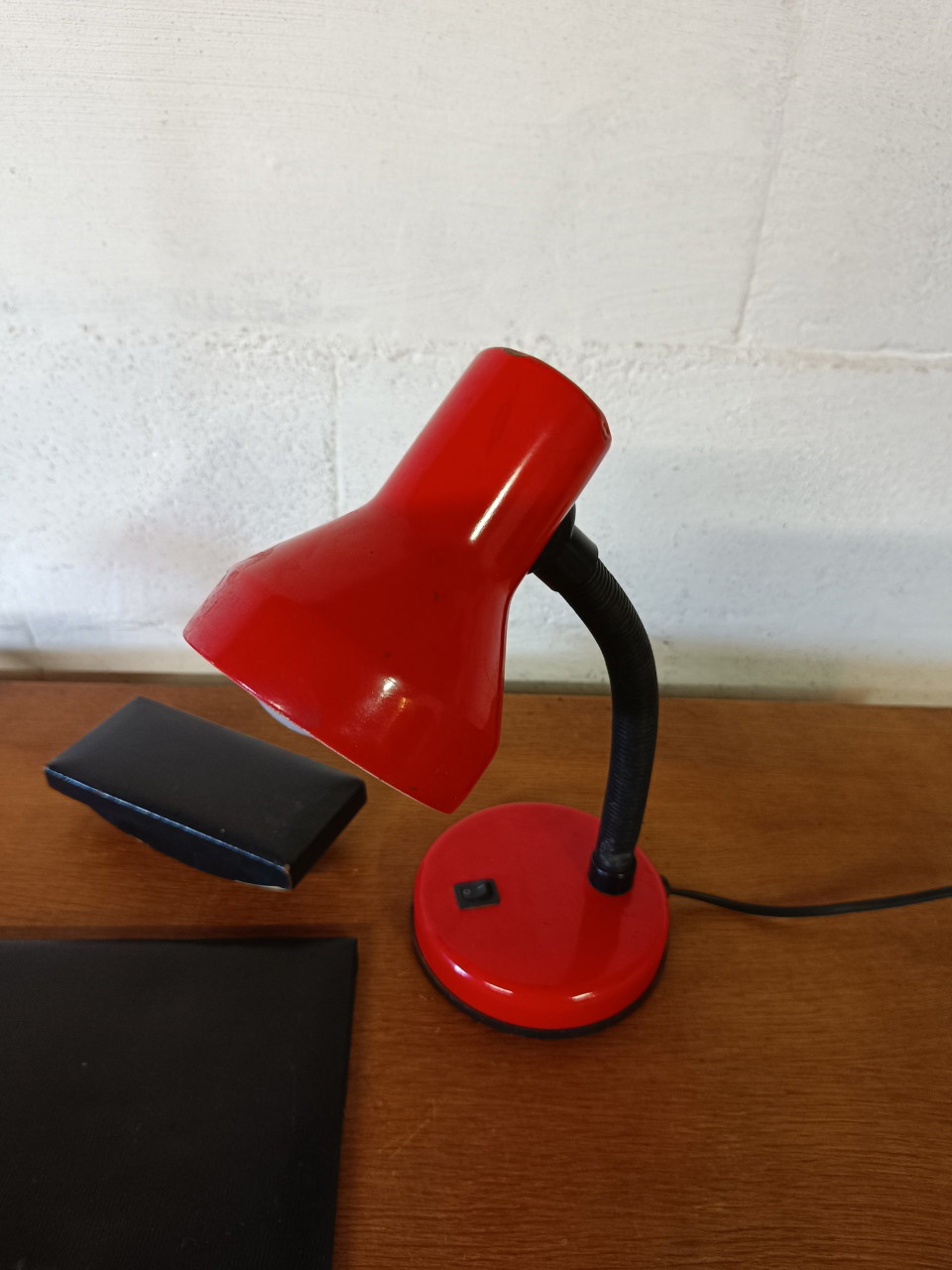 Red Vintage Desk Lamp | €31 | Whoppah