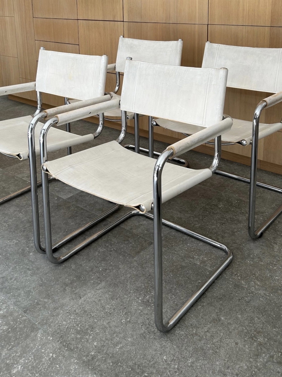 4x Tube frame chairs | €2,400 | Whoppah