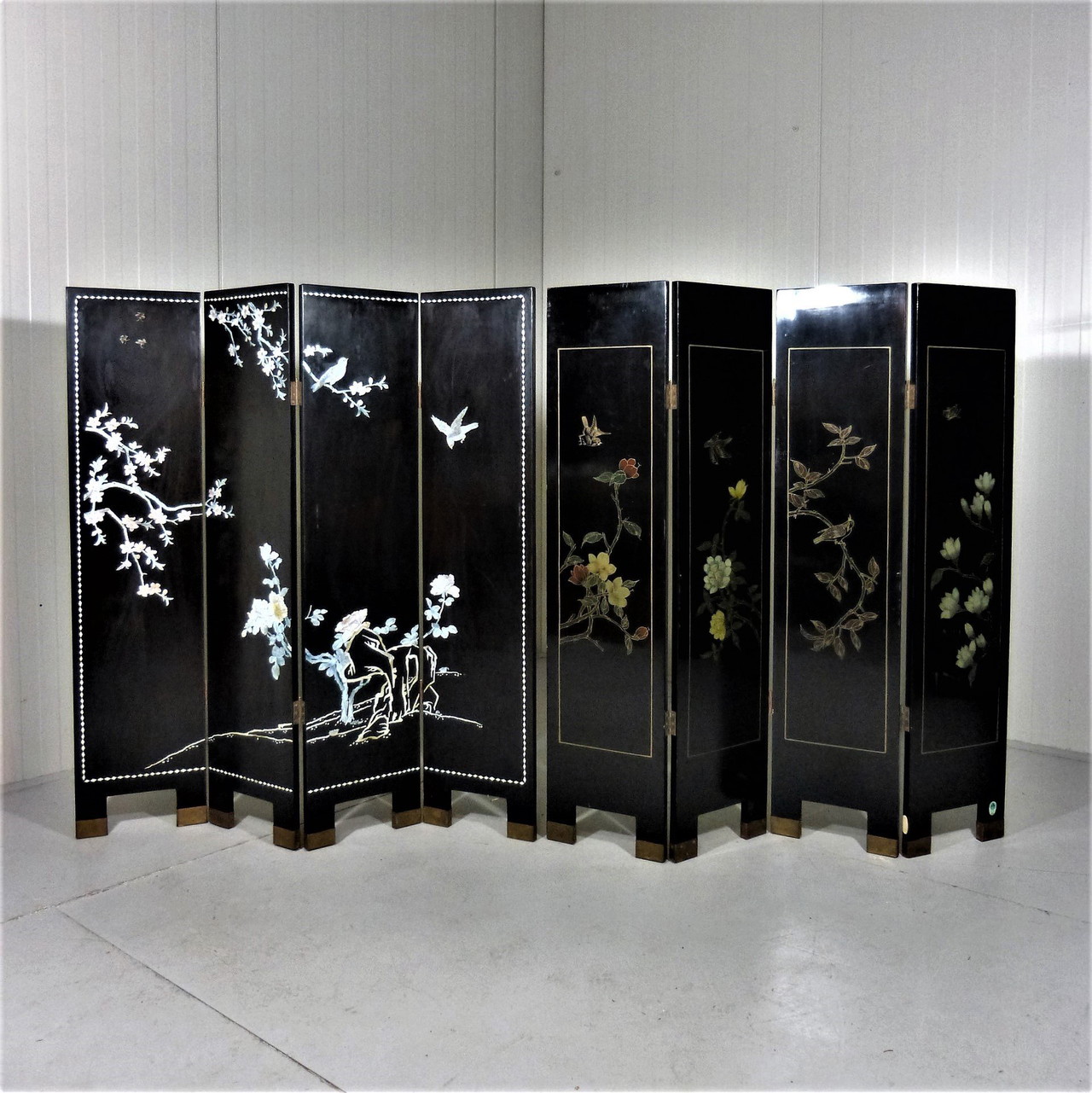 Midcentury Chinese lacquer room dividers | €700 | Whoppah