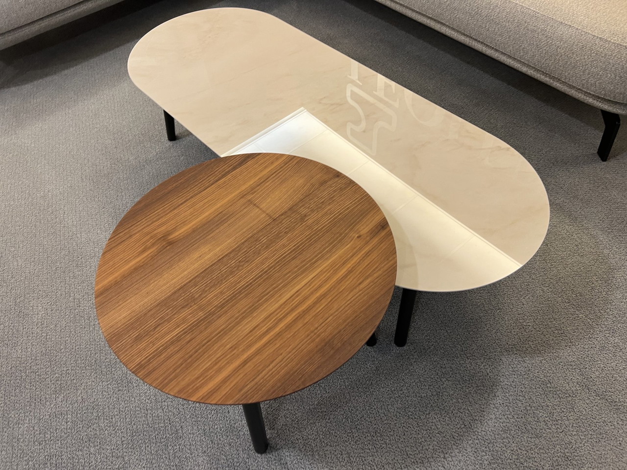 Leolux Rolan Coffee table set ceramic walnut wood | €1,499 | Whoppah