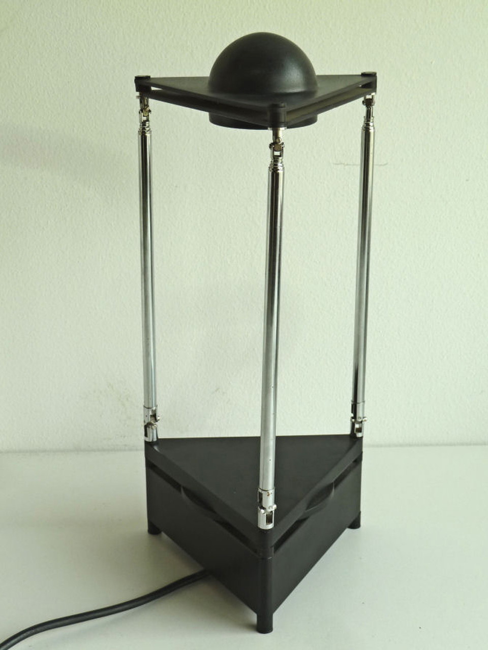 Kandido table lamp |Ferdinand A. Porsche | Lucitalia 1983 | €195 | Whoppah