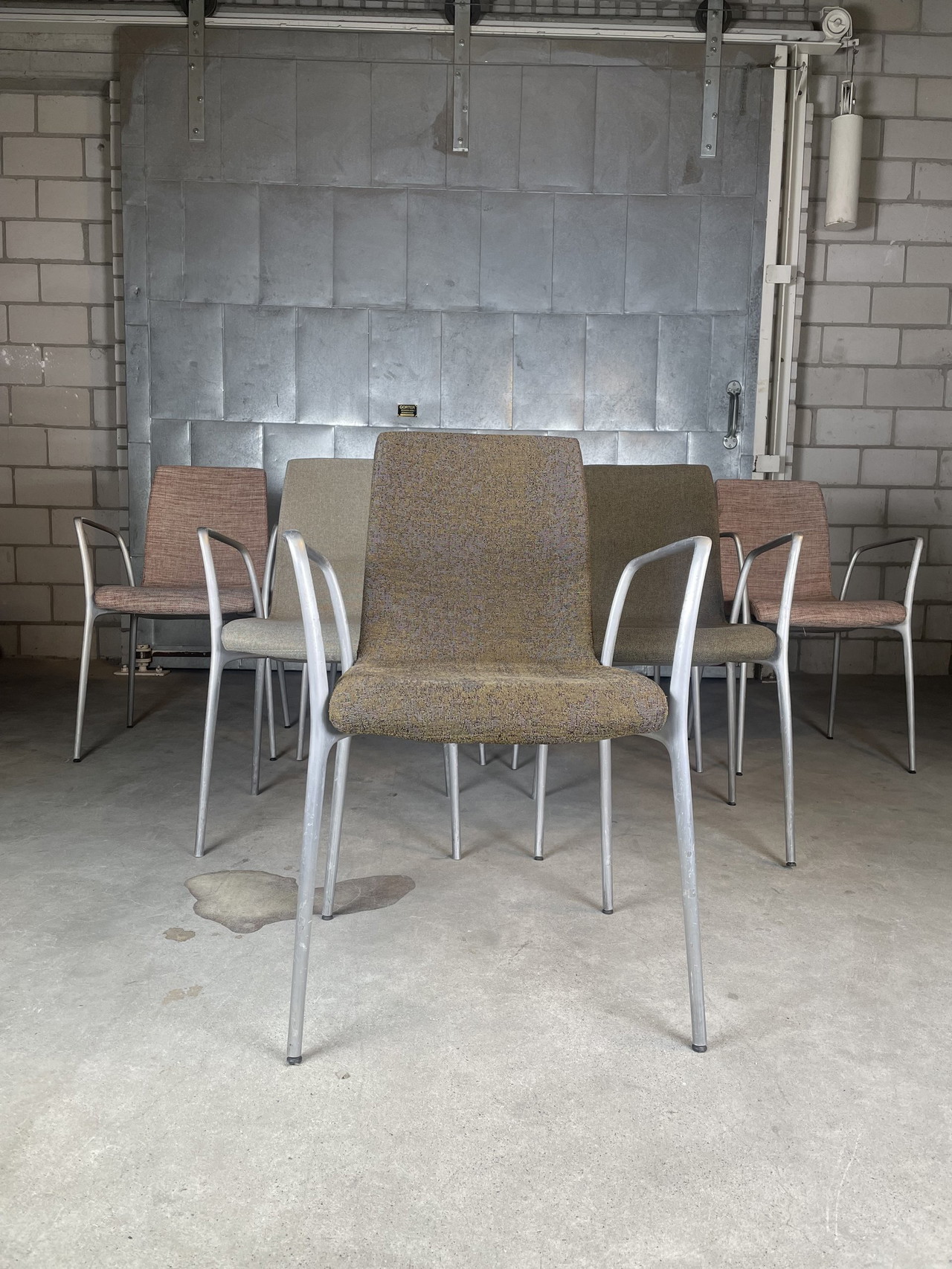 7x Akaba Gorka chair upholstered | €875 | Whoppah