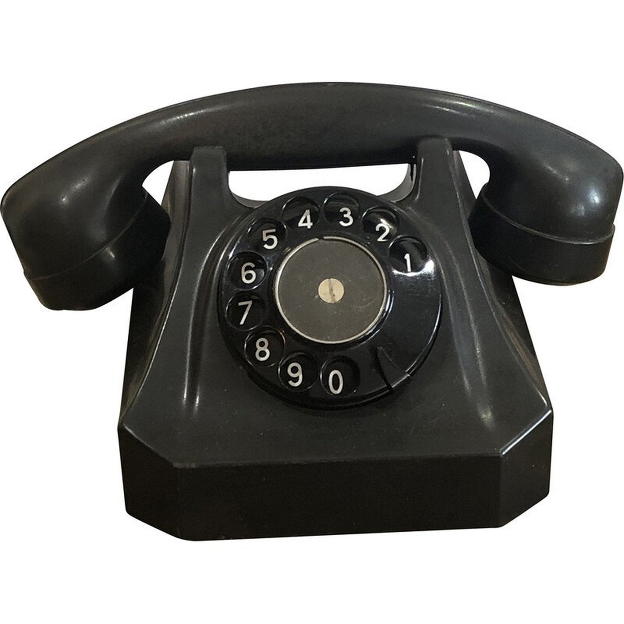 Vintage black bakelite telephone, Germany | €160 | Whoppah