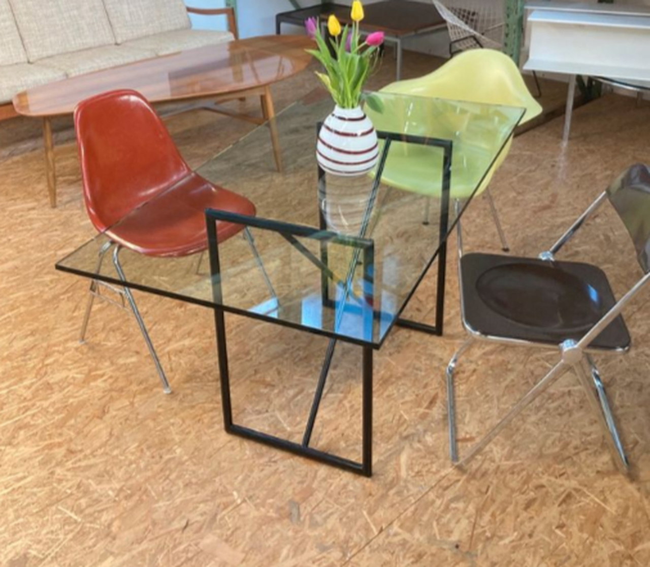 Bieffeplast dining table Glass table by R. Kinsman | €342 | Whoppah