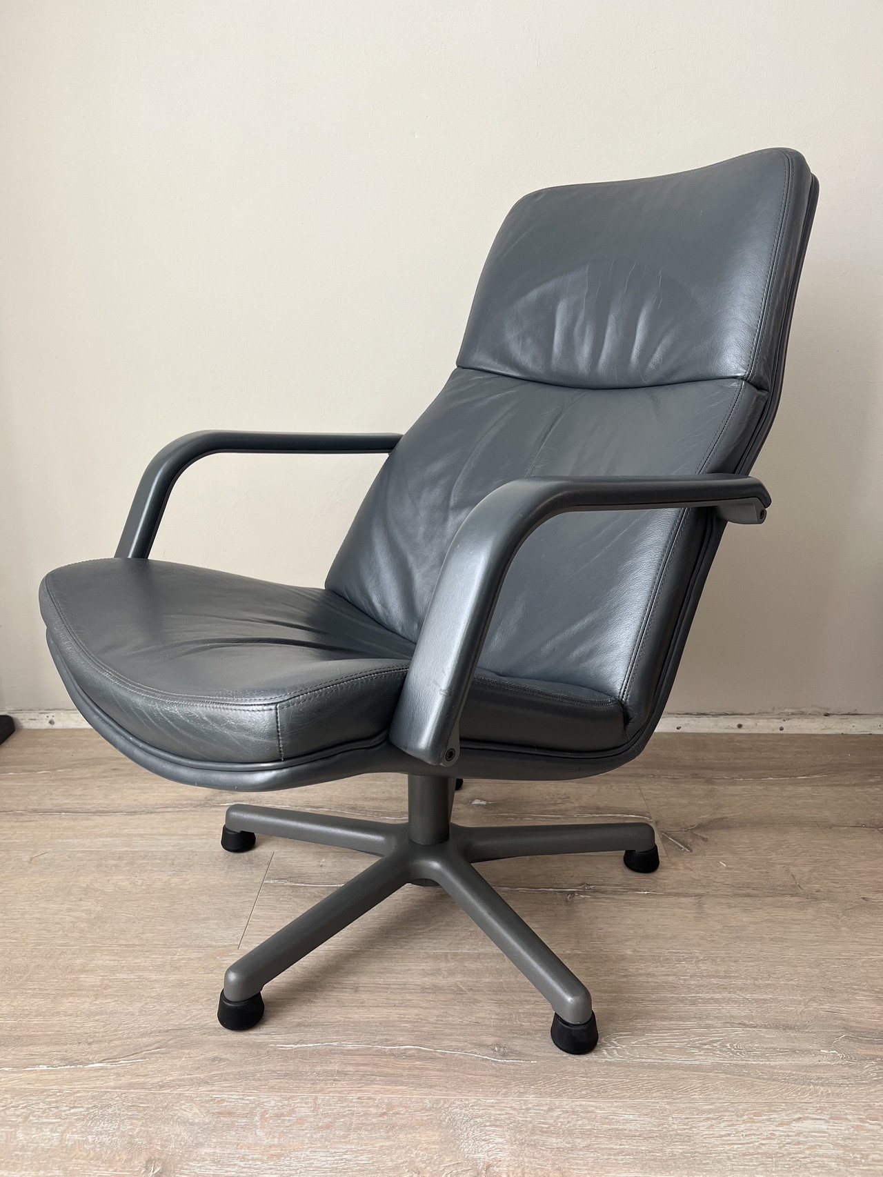 Artifort F154 Geoffrey D. Harcourt | €495 | Whoppah