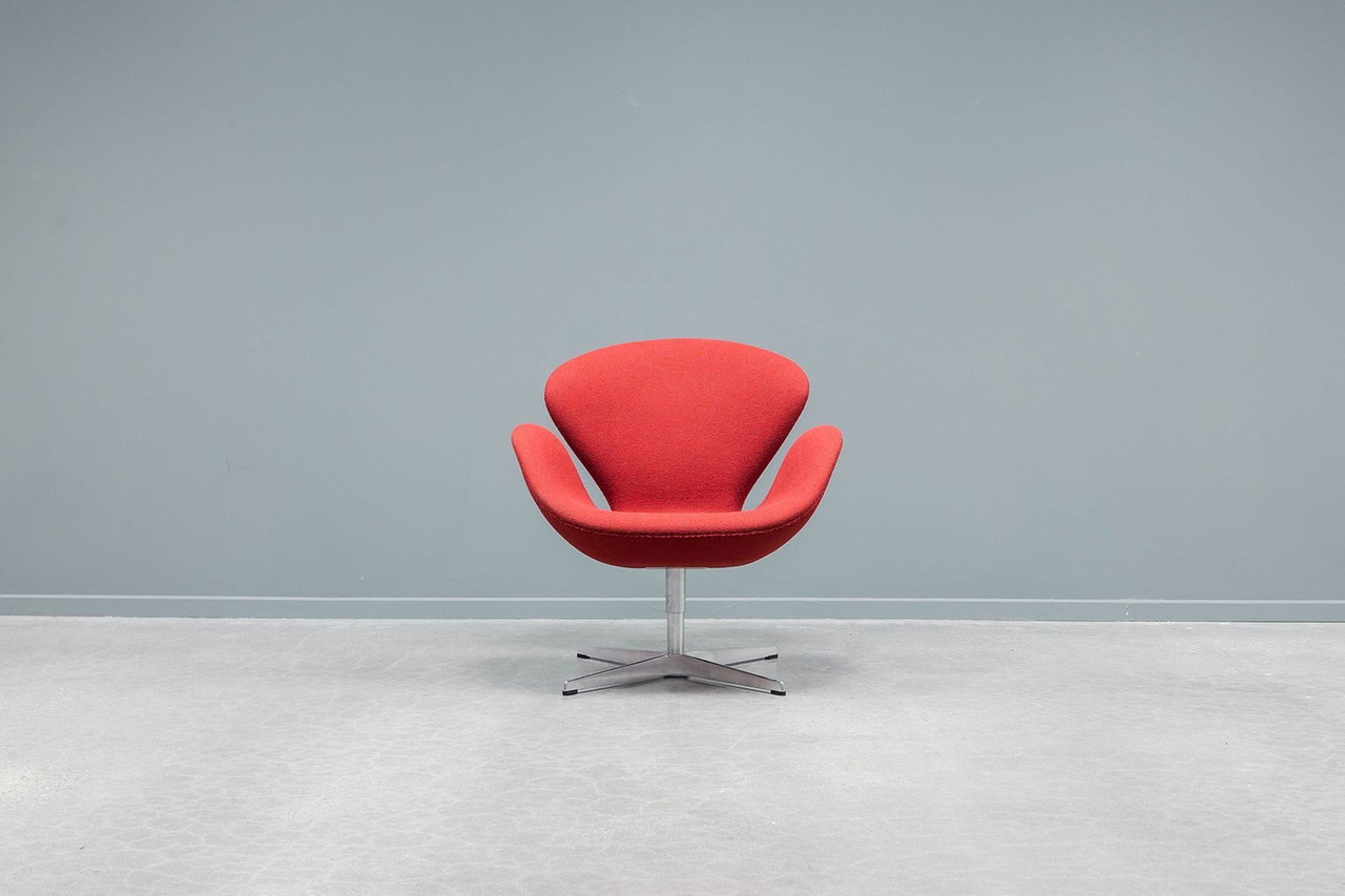 Swan Chair | €1,950 | Whoppah