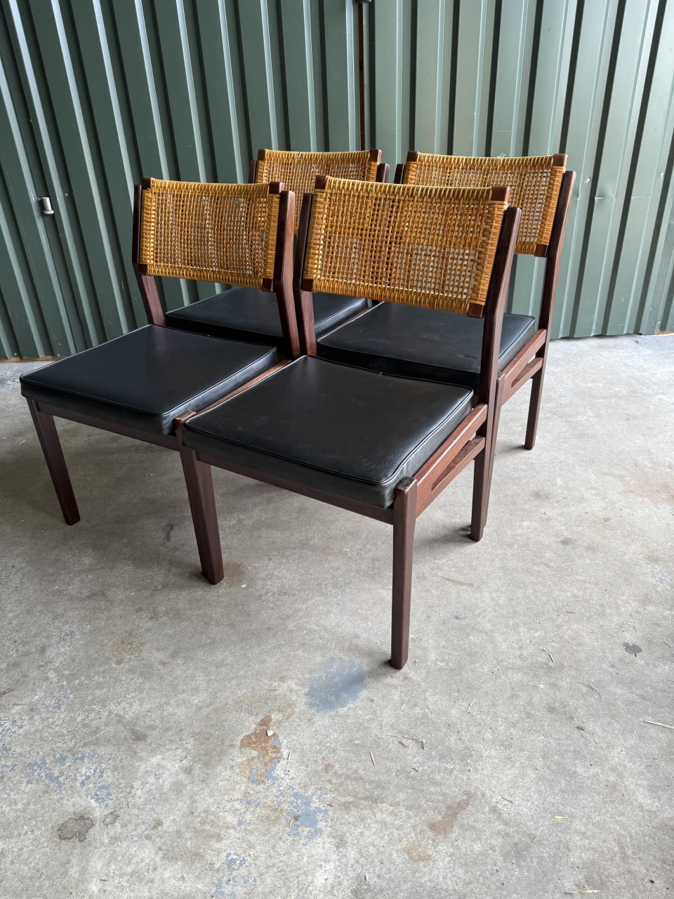 Juego de 4 sillas vintage Top Form, 1960, con correas de escay | €445 ...