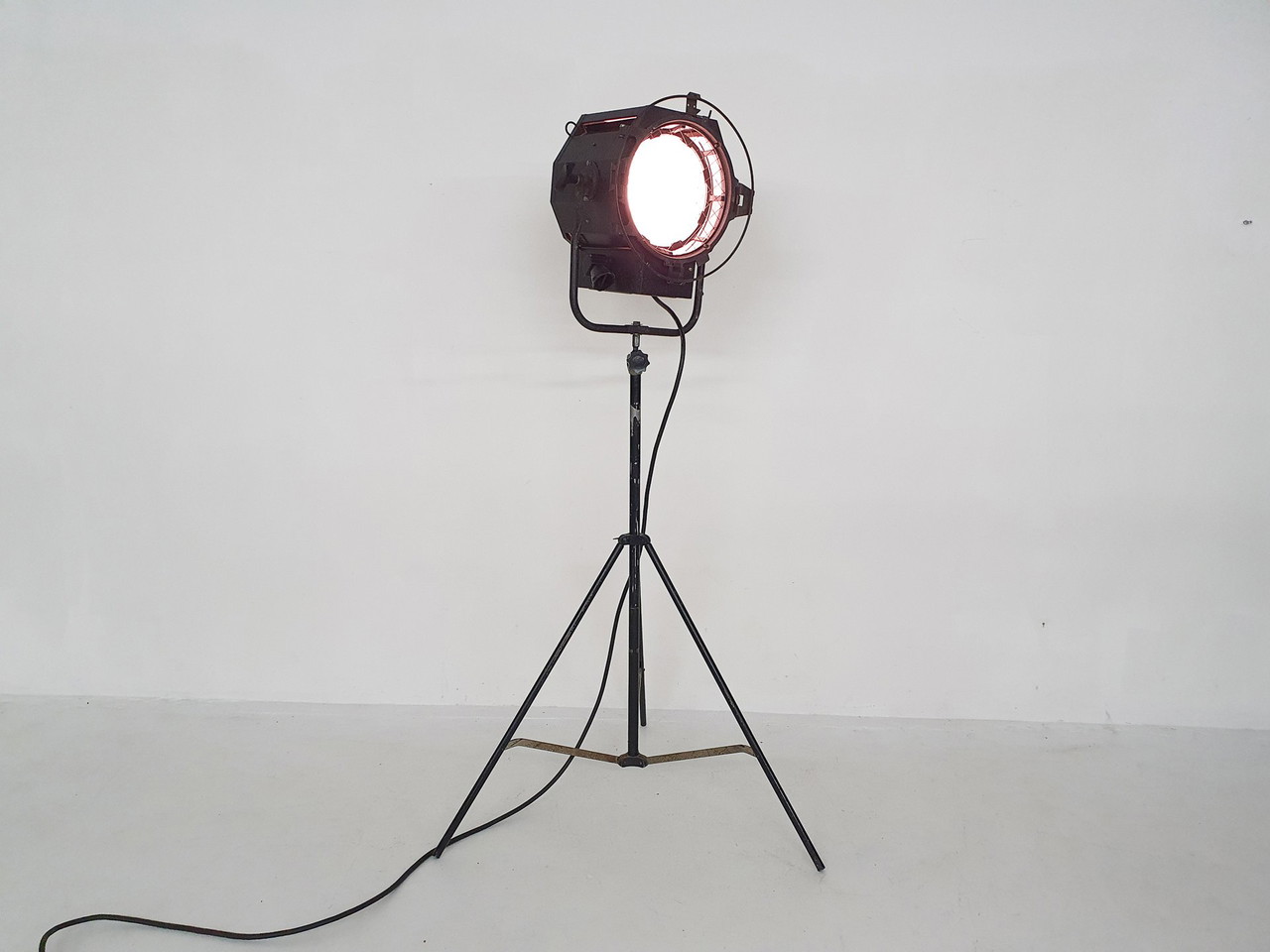 Industrial vintage film studio or theatre light with metal stand by ADB ...