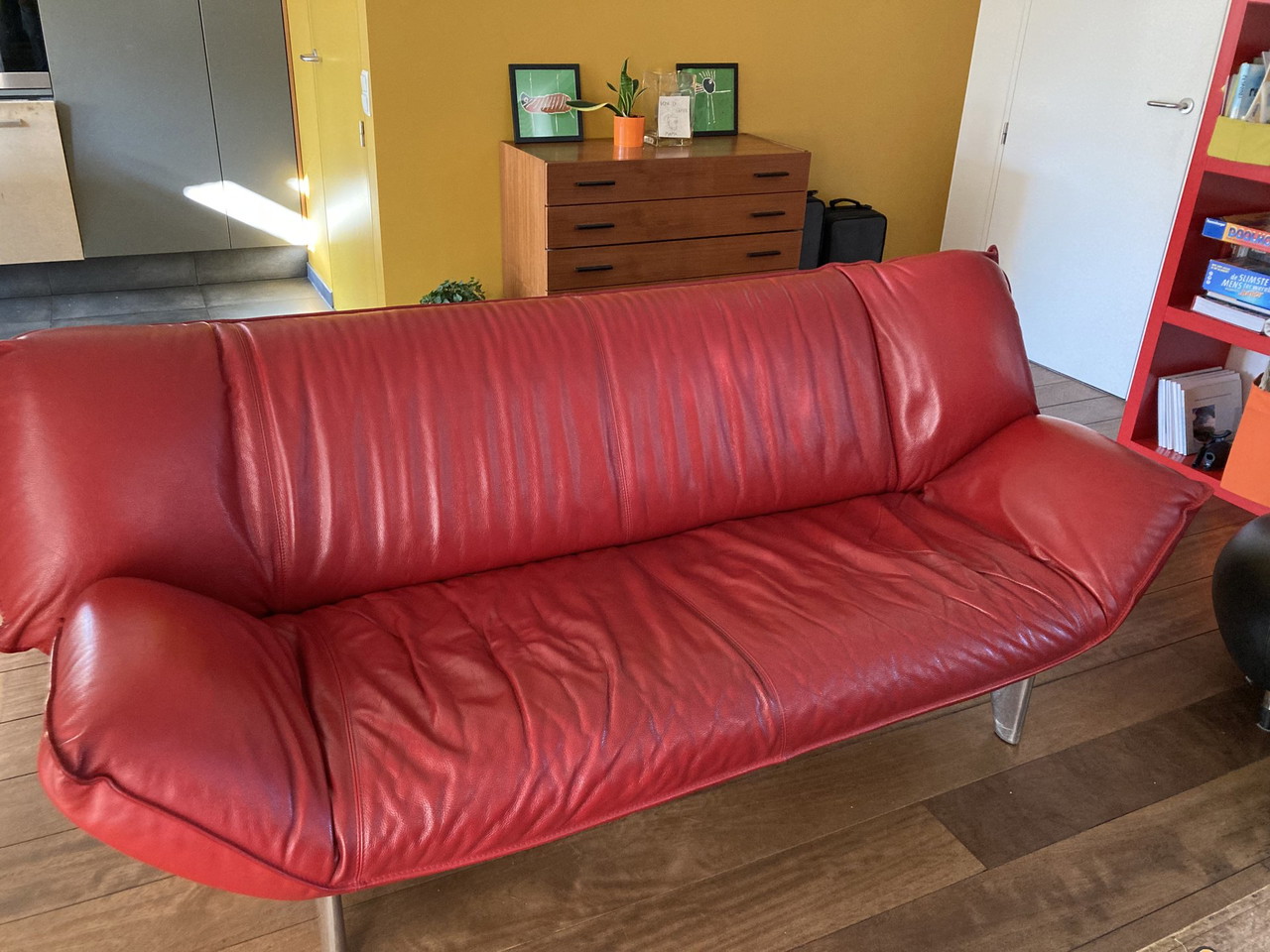 Leolux Tango leather design sofa | €700 | Whoppah