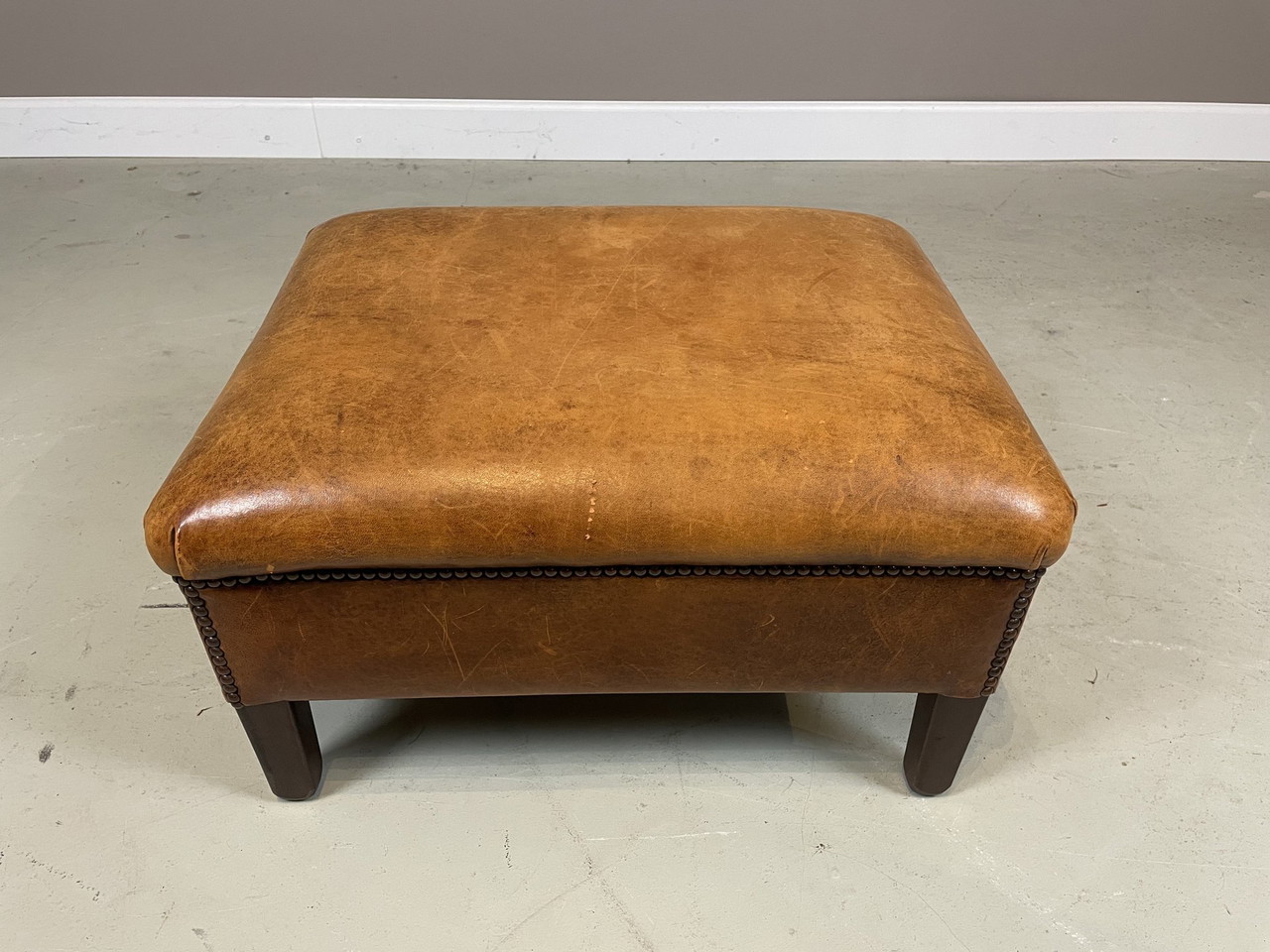 Sheepskin leather hocker Bendic International | €230 | Whoppah