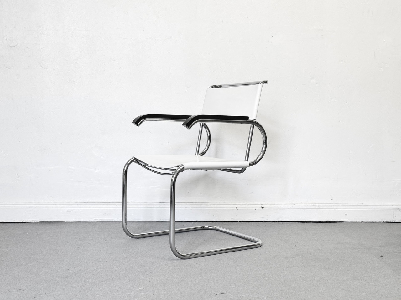 Conjunto de silla cantilever Tecta D40 1/4 Bauhaus cuero blanco | €854 | Whoppah