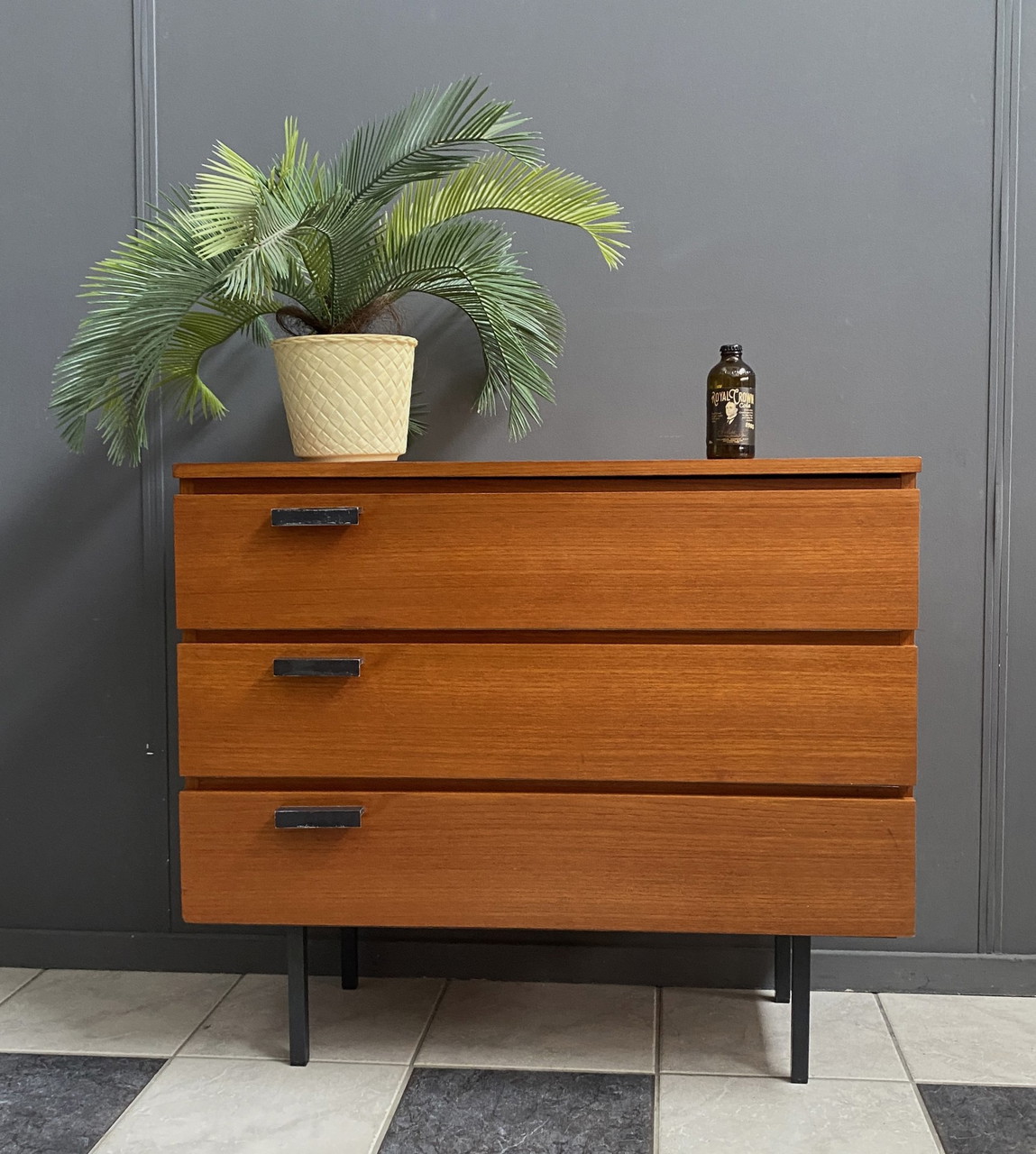 Shoe cabinet 1960s MCM | €285 | Whoppah
