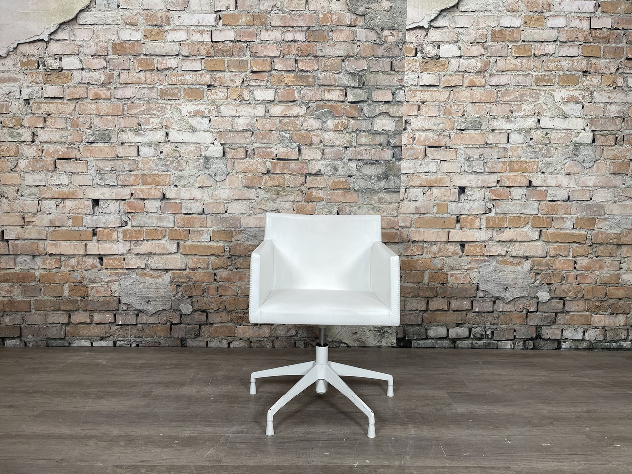 Arper Masai white base - chair | €360 | Whoppah