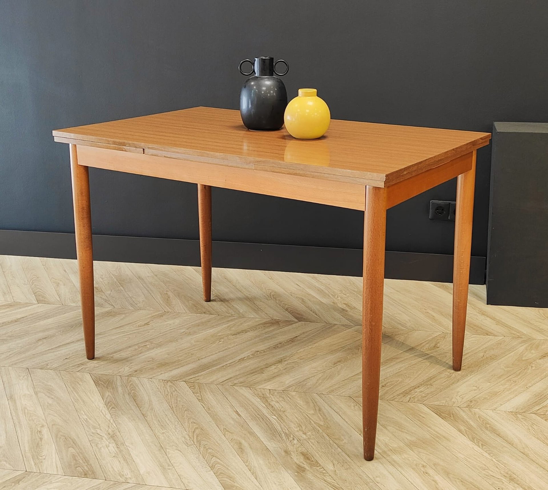 Vintage extendable dining table | 70"s | € 325 | Whoppah