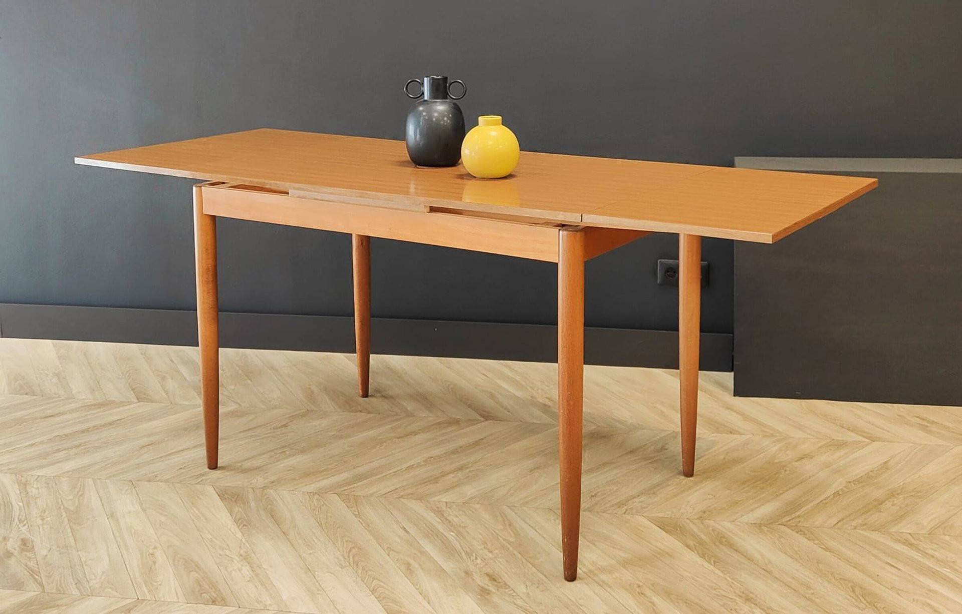 Vintage extendable dining table | 70"s | € 325 | Whoppah
