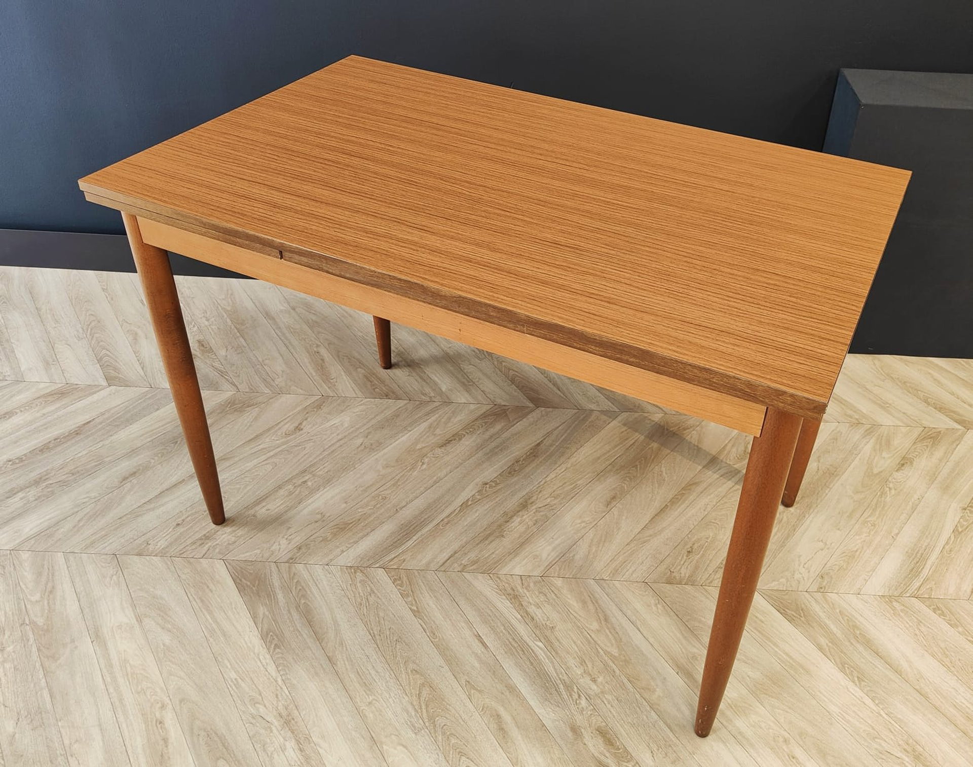 Vintage extendable dining table | 70"s | € 325 | Whoppah
